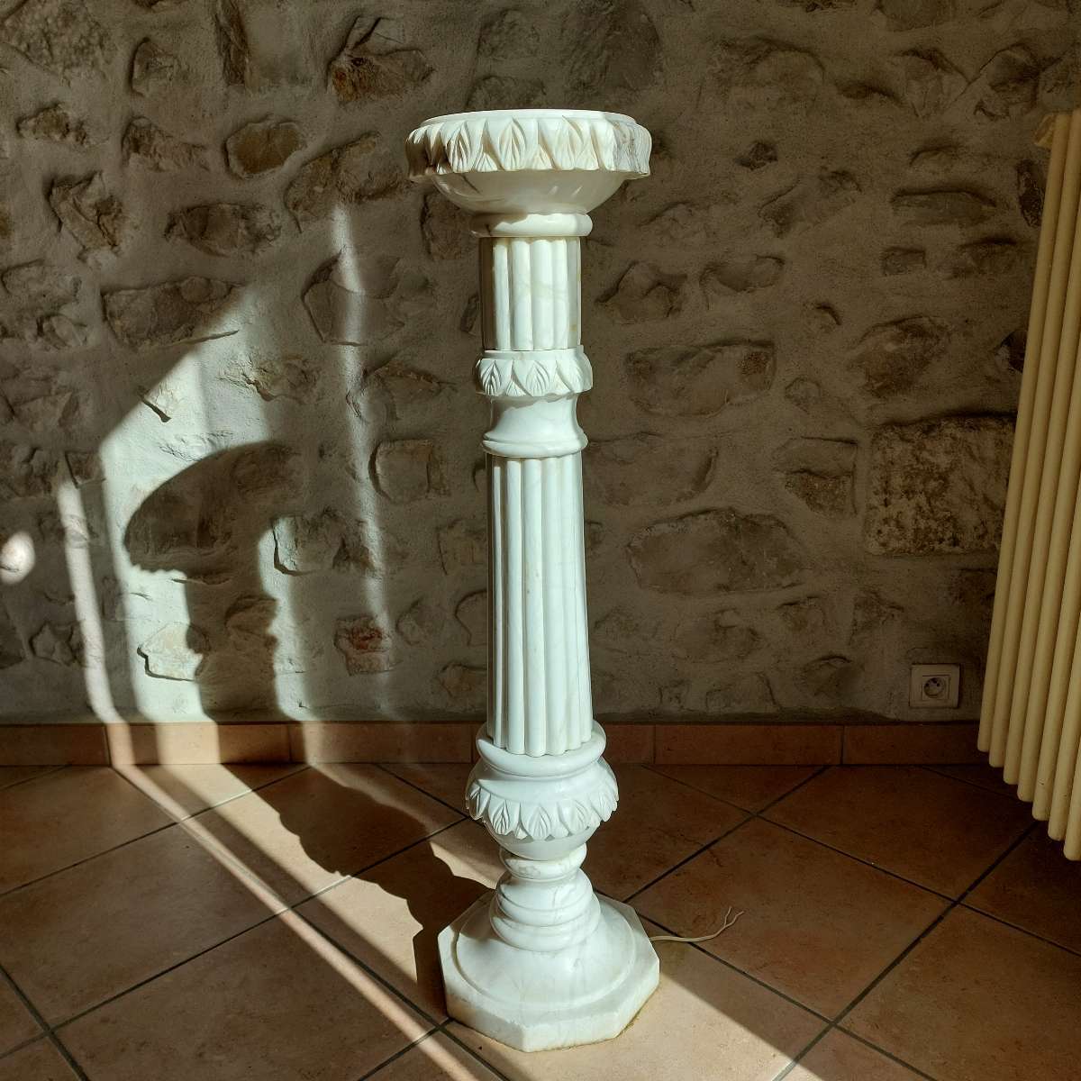 Commandez notre colonne sellette en albâtre chez Re-Née-Sens à Cavillargues
